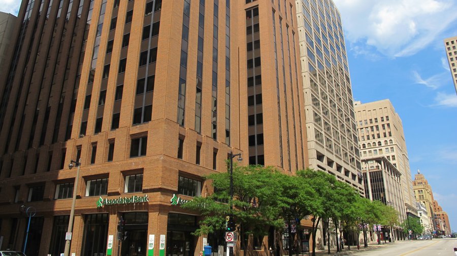 First Financial Centre office at Water and Wisconsin up for auction ...