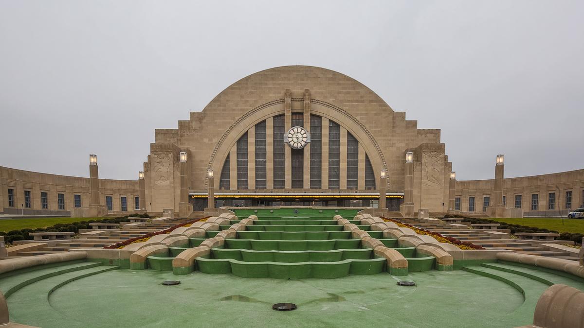 After three years, Union Terminal's iconic fountain will flow again ...