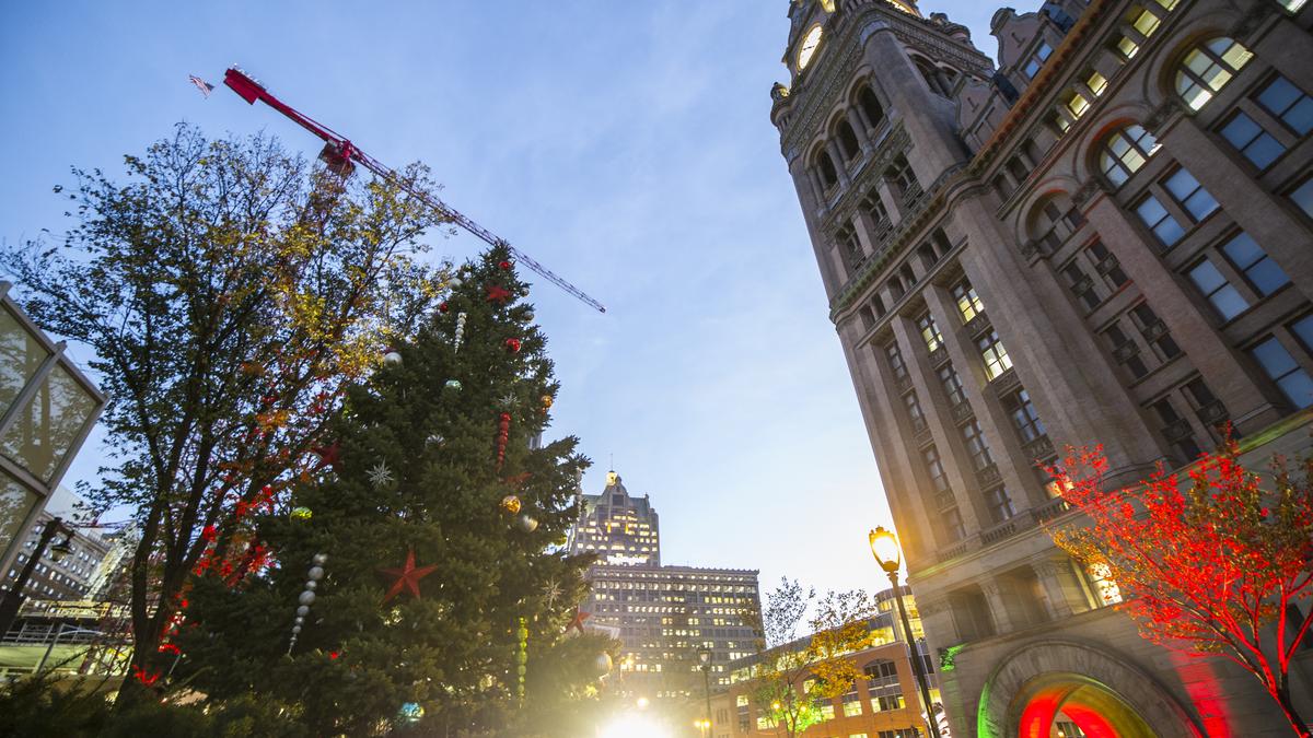 Deer District will host Milwaukee Christmas tree in 2022 - Milwaukee ...