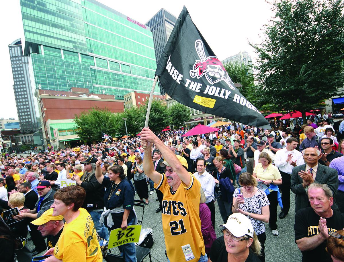 Pirates fans rally at Market Square slideshow - Pittsburgh Business Times