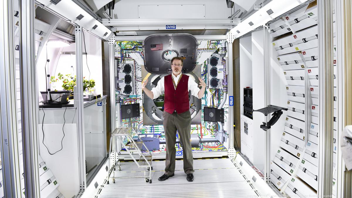 Lockheed Martin readies to build lunar gateway habitat for NASA ...