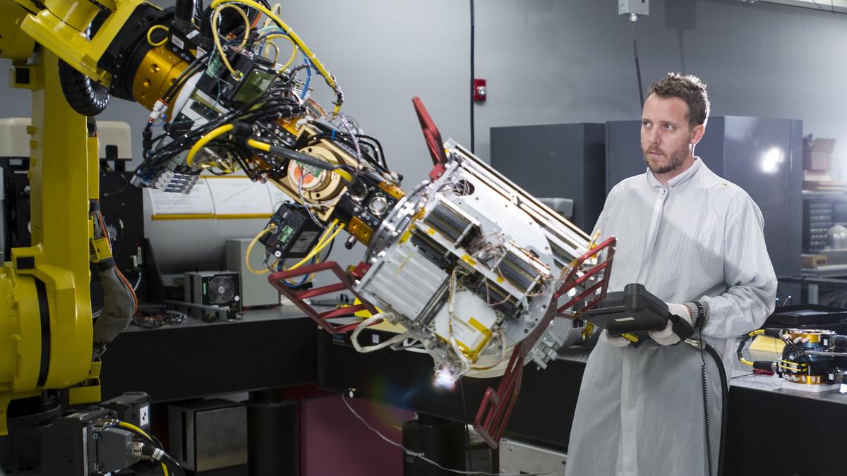 Raytheon wins $100M contracts - Phoenix Business Journal