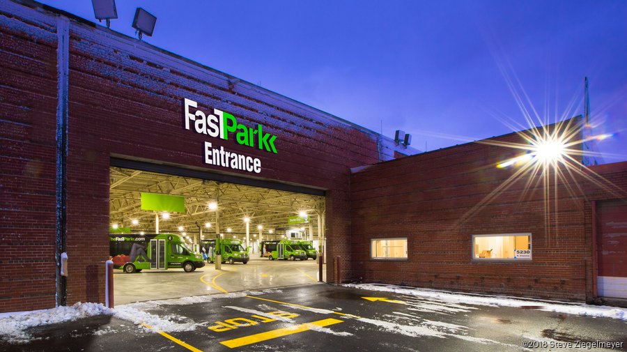 Fast Park Chicago - Exterior
