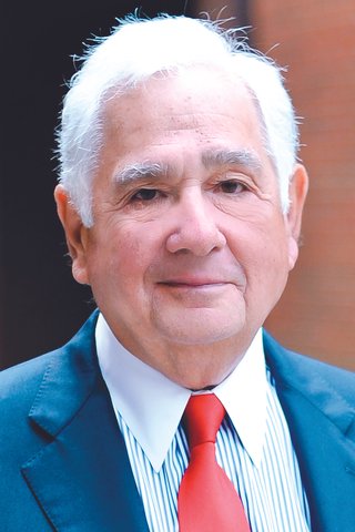 Avron Fogelman, Memphis International Airport, Delta providing holiday ...