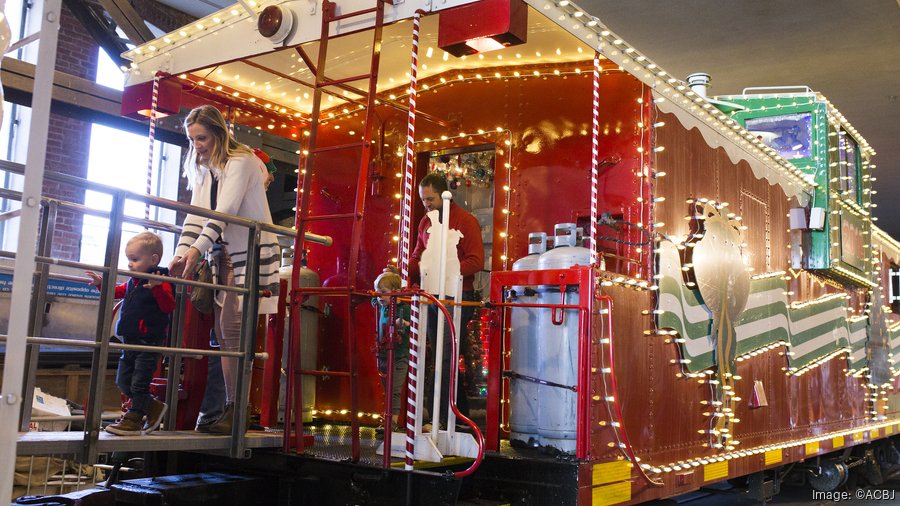 Go inside Kansas City Southern's Holiday Express train [PHOTOS ...