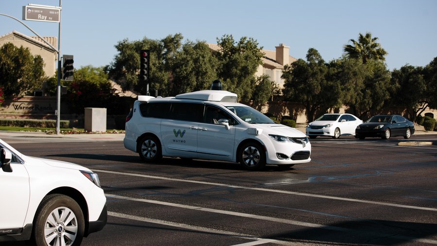 Carmakers temper their enthusiasm for driverless technology - Milwaukee ...