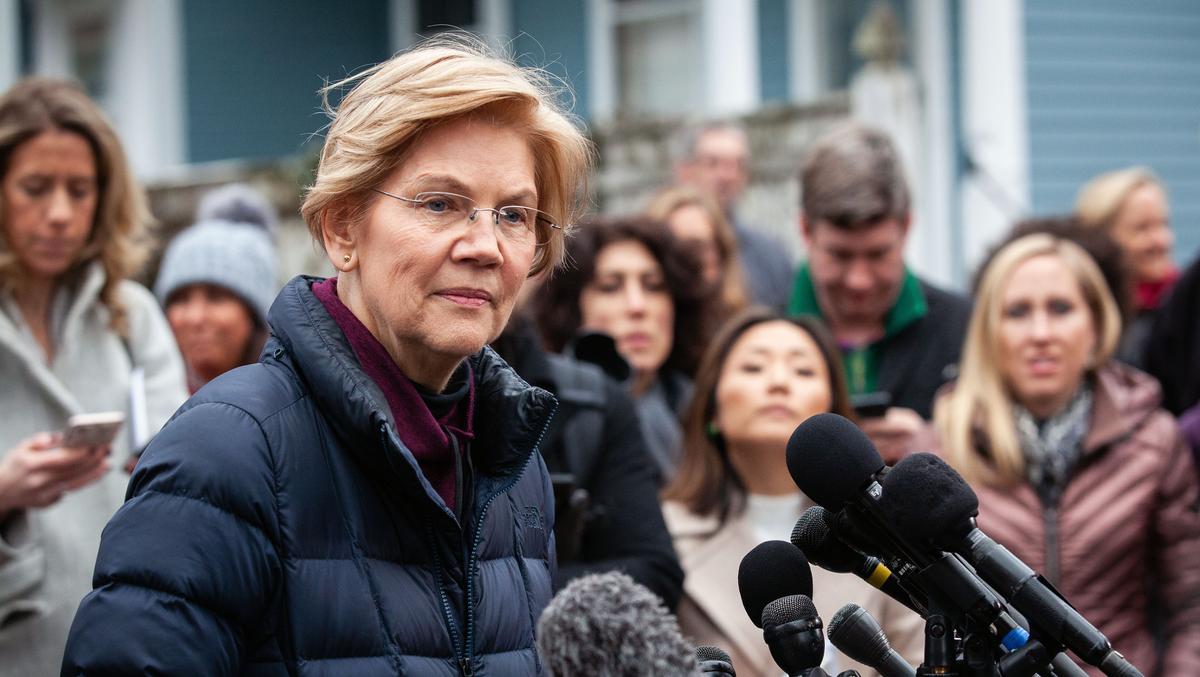 Elizabeth Warren travels to Iowa as she mulls presidential bid - L.A ...