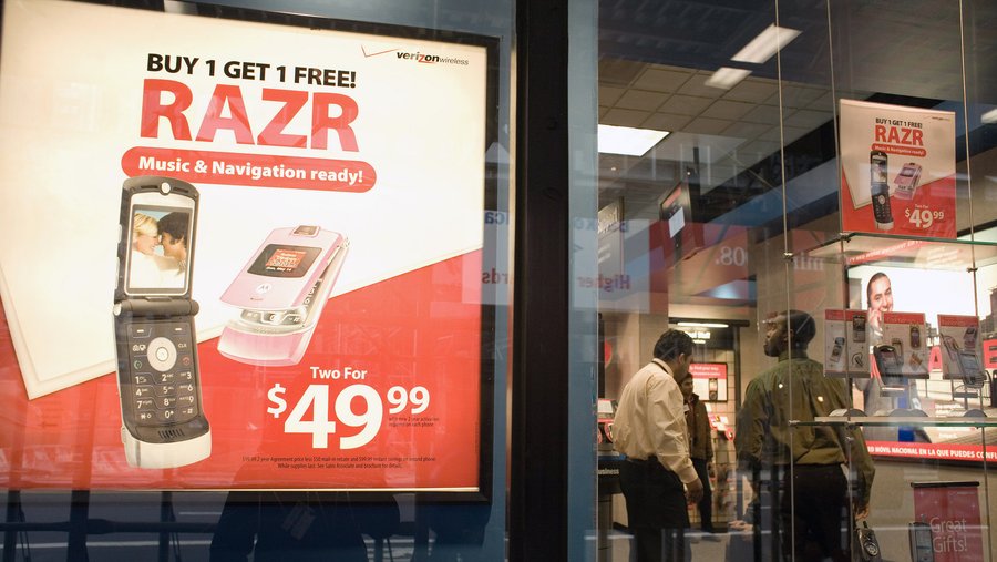 Motorola is bringing back the iconic Razr phone, according to report ...