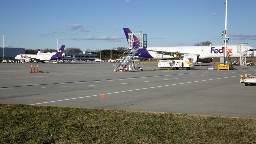 FedEx.8779