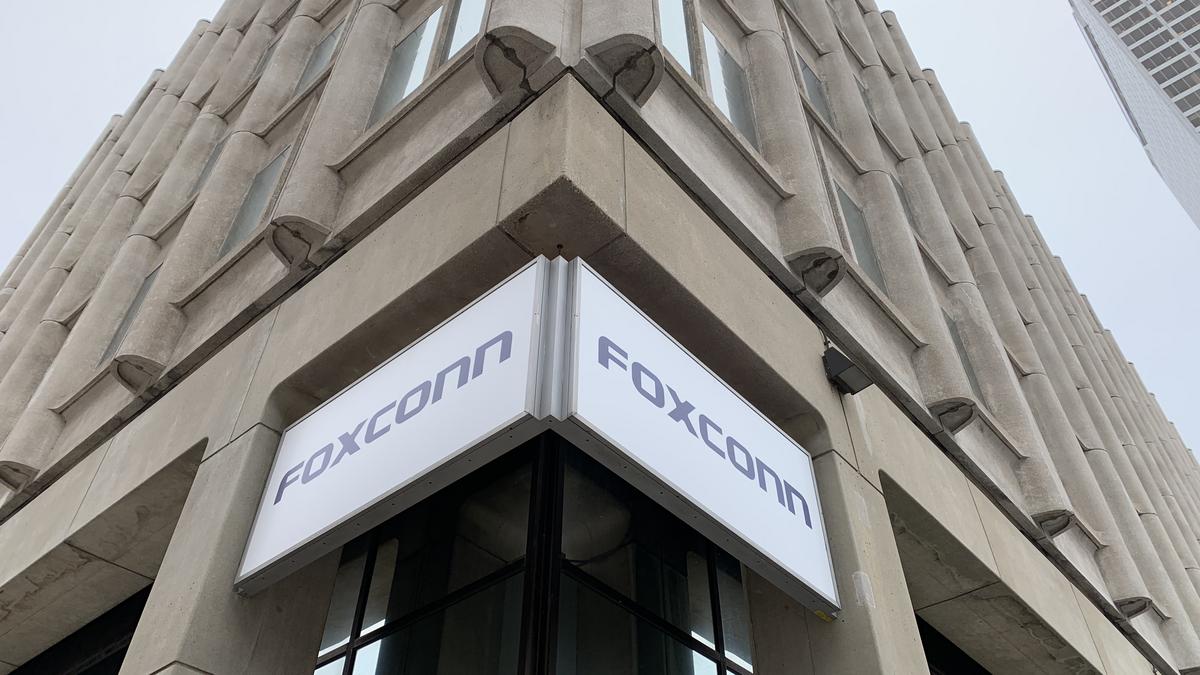 Foxconn's tech footprint on Wisconsin transforms its possibilities ...