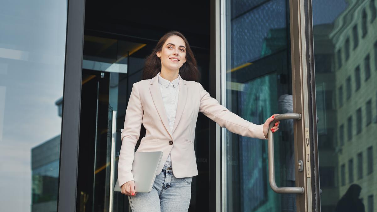 7 Ways to Ease into a Career Change (Because It’s Anything But Easy ...
