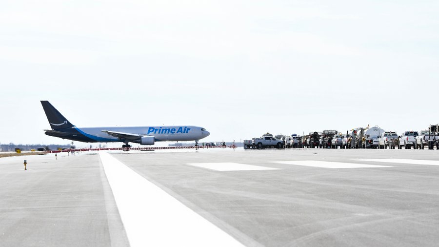 DFW International Airport completes overhaul of busiest runway - Dallas ...