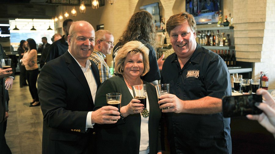 Moerlein opens CVG taproom - Cincinnati Business Courier