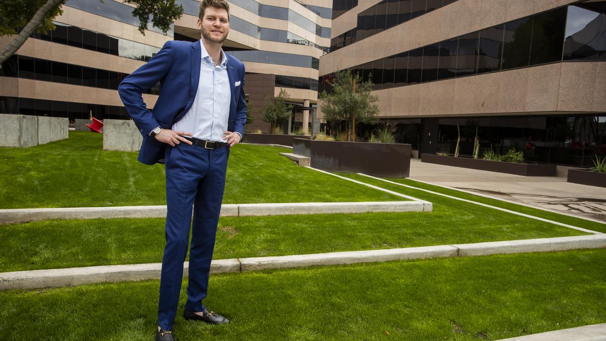 Two top office brokers join JLL in Phoenix - Phoenix Business Journal