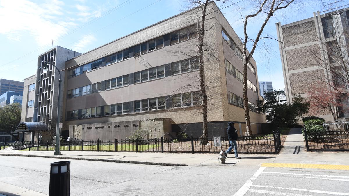 Fulton County orders residents stay home or face jail time, fines ...