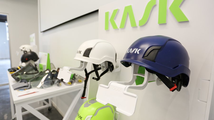 Kask America turns 1950s radiator shop into sleek office space ...