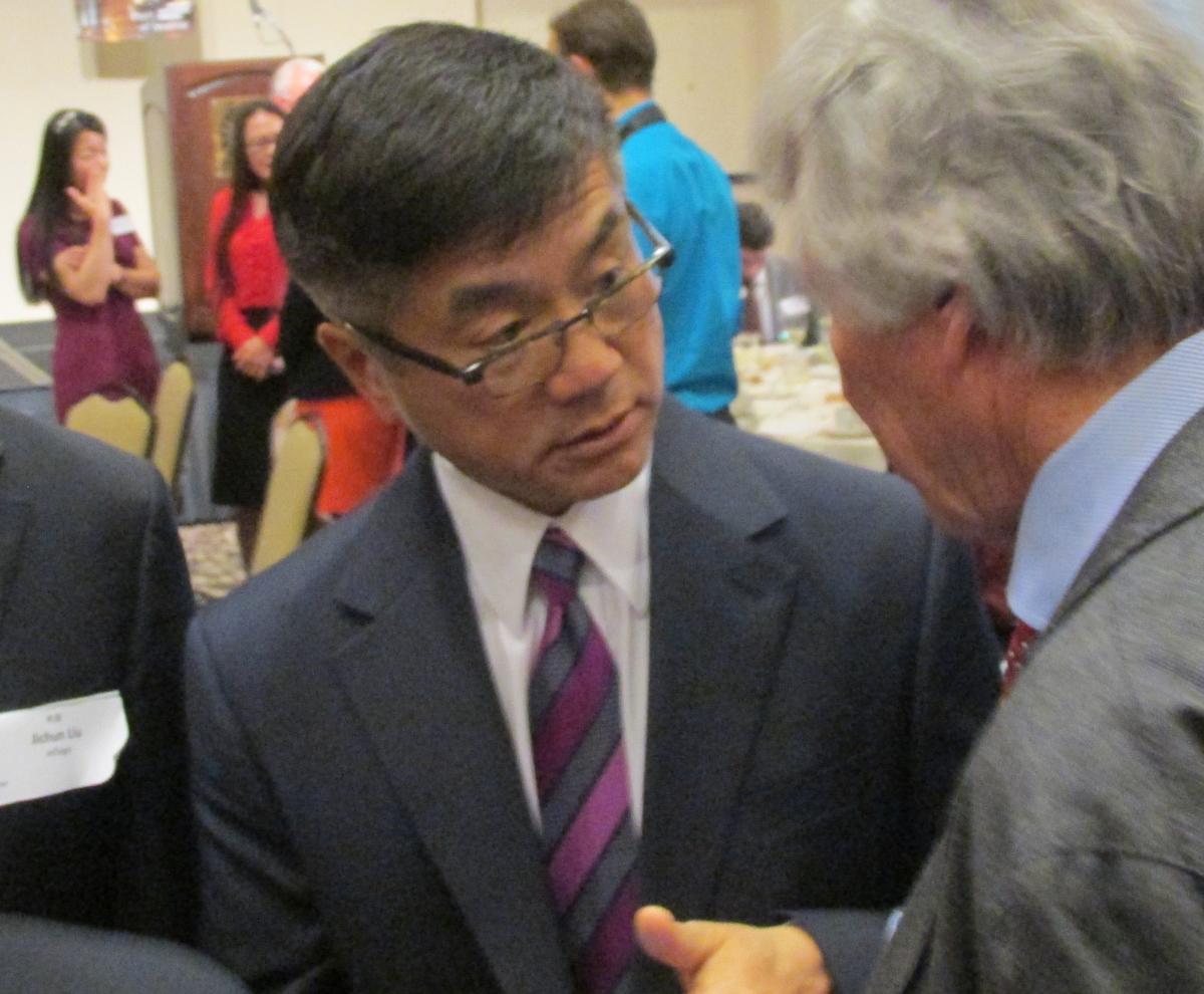 Gary Locke, Joe Borich, Sidney Rittenberg, in Washington China ...