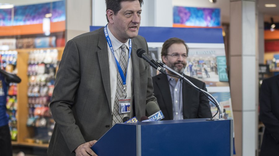 Milwaukee's Mitchell airport embraces local identity - Milwaukee ...