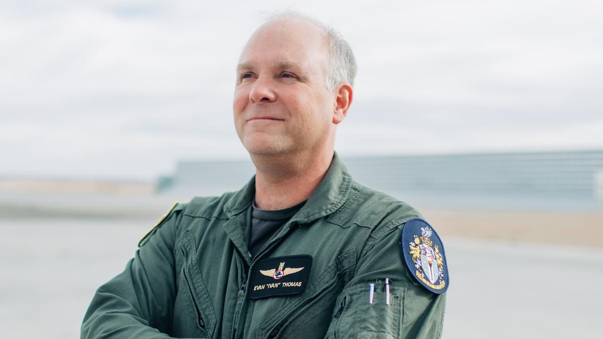 Test pilot details flying Paul Allen's Stratolaunch on its first flight ...