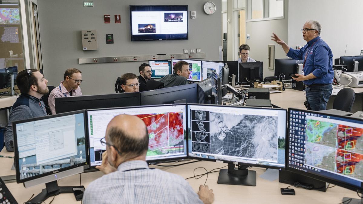A day in the weather room, catching storms on the horizon - Pittsburgh ...