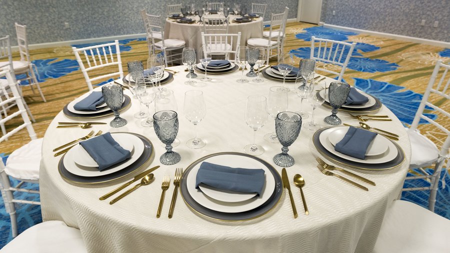 Slideshow: A look inside the revamped Waikiki Beachcomber by Outrigger ...