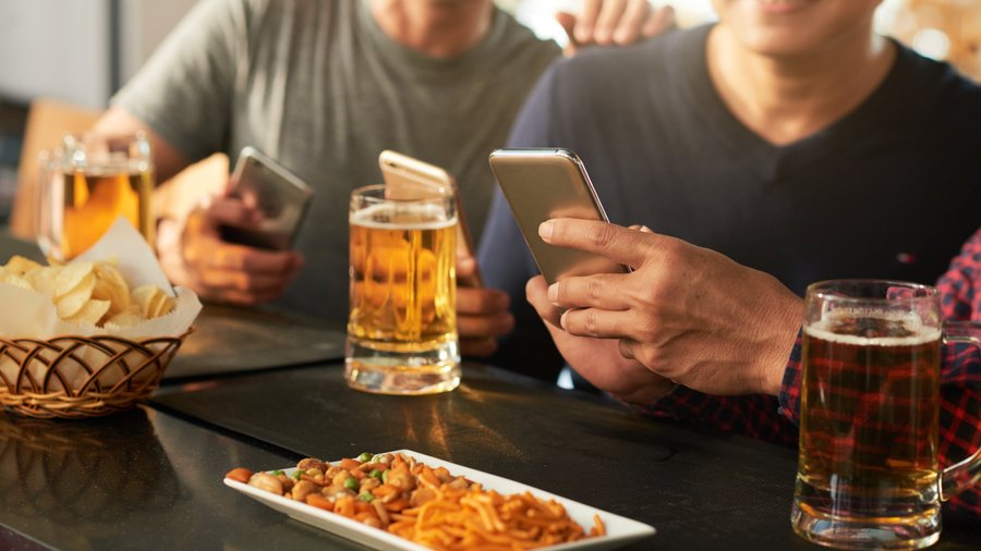 Philly entrepreneur's new app lets you skip long waits at the bar ...