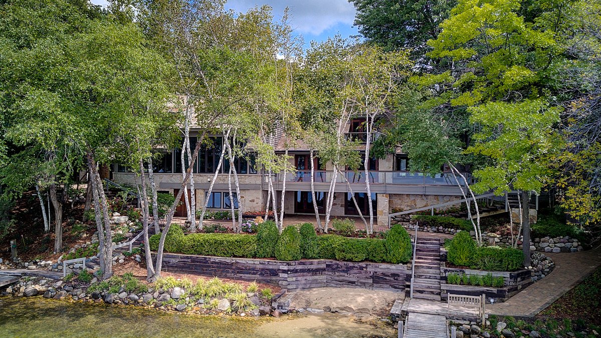 Former Wisconsin home of Quad/Graphics founder hits market at $3.5M ...