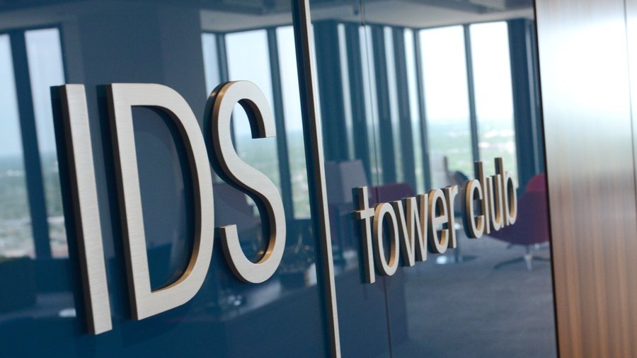 IDS Center adds tenant lounge on the 41st floor with awesome city views ...