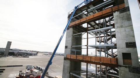 Sea-Tac Airport moves 1,565-ton walkway into place - Puget Sound ...