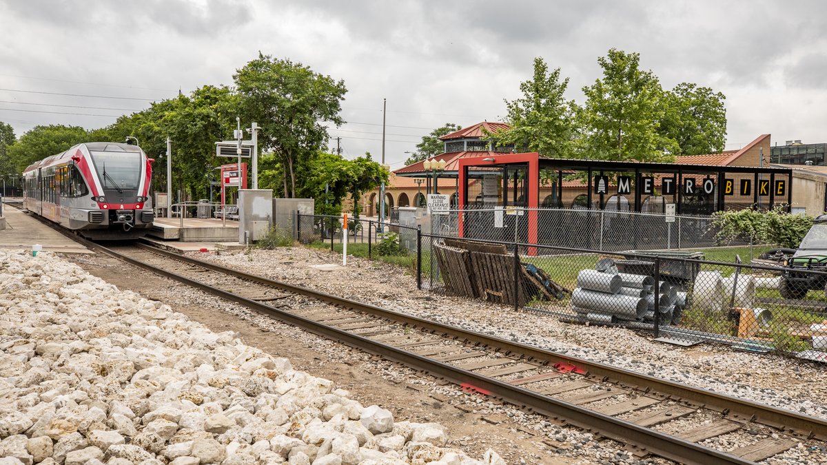 Capital Metro gets federal funds for commuter rail 'double tracking ...