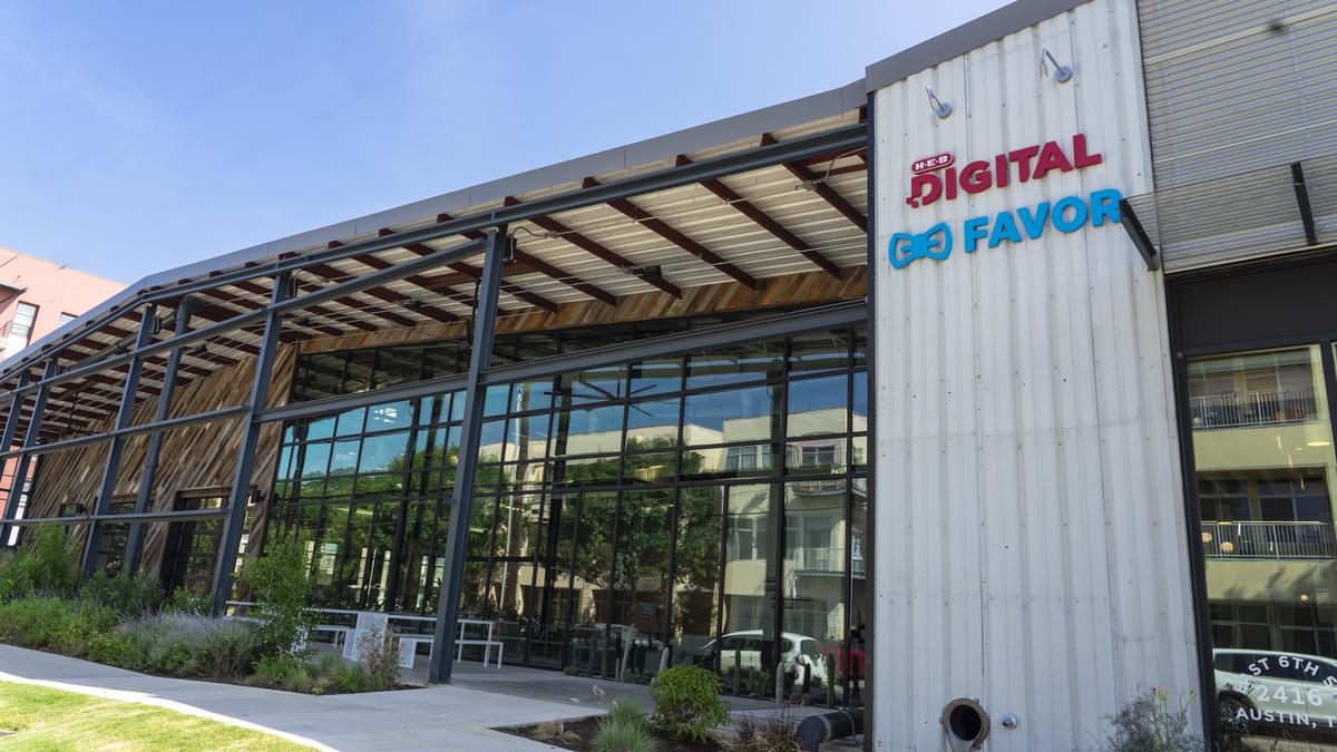 First look: H-E-B opens large East Austin tech hub - Austin Business ...