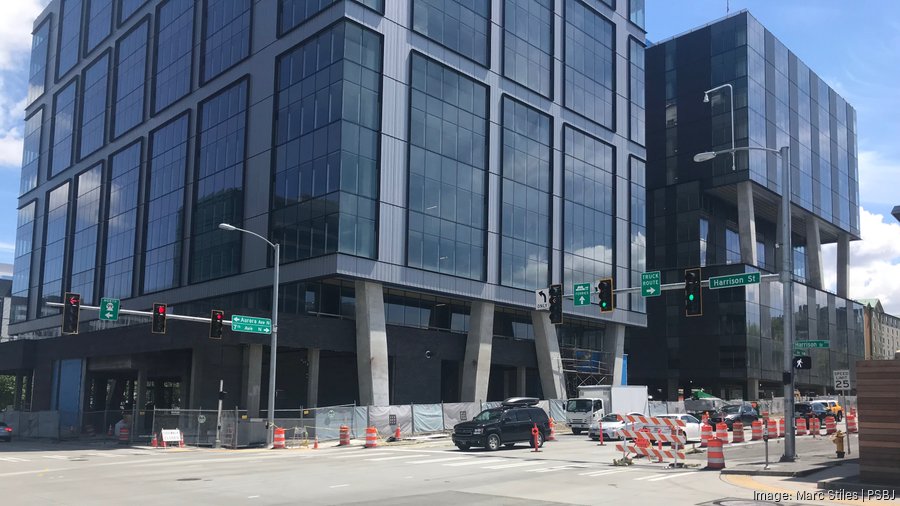 Apple goes on hiring spree for its Seattle Siri, AI and machine ...