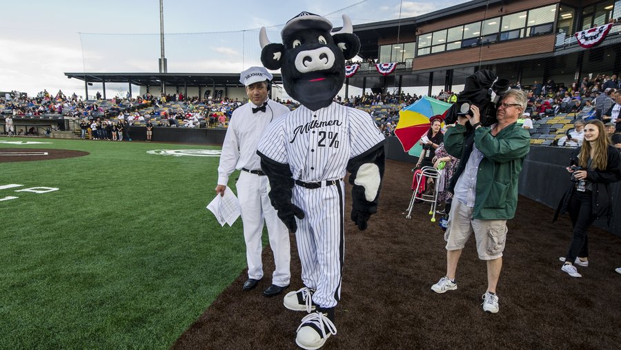 Milwaukee sports owners, execs talk sports betting, e-sports ...