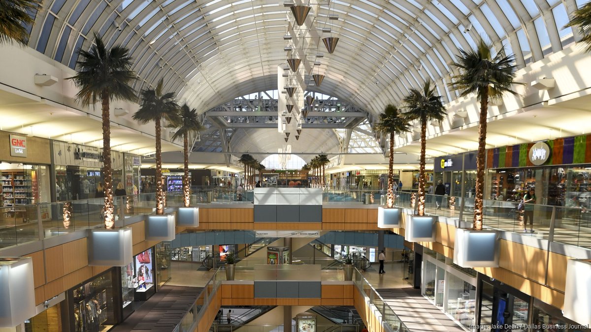 Uniqlo prepares to open first Dallas store at Galleria - Dallas ...