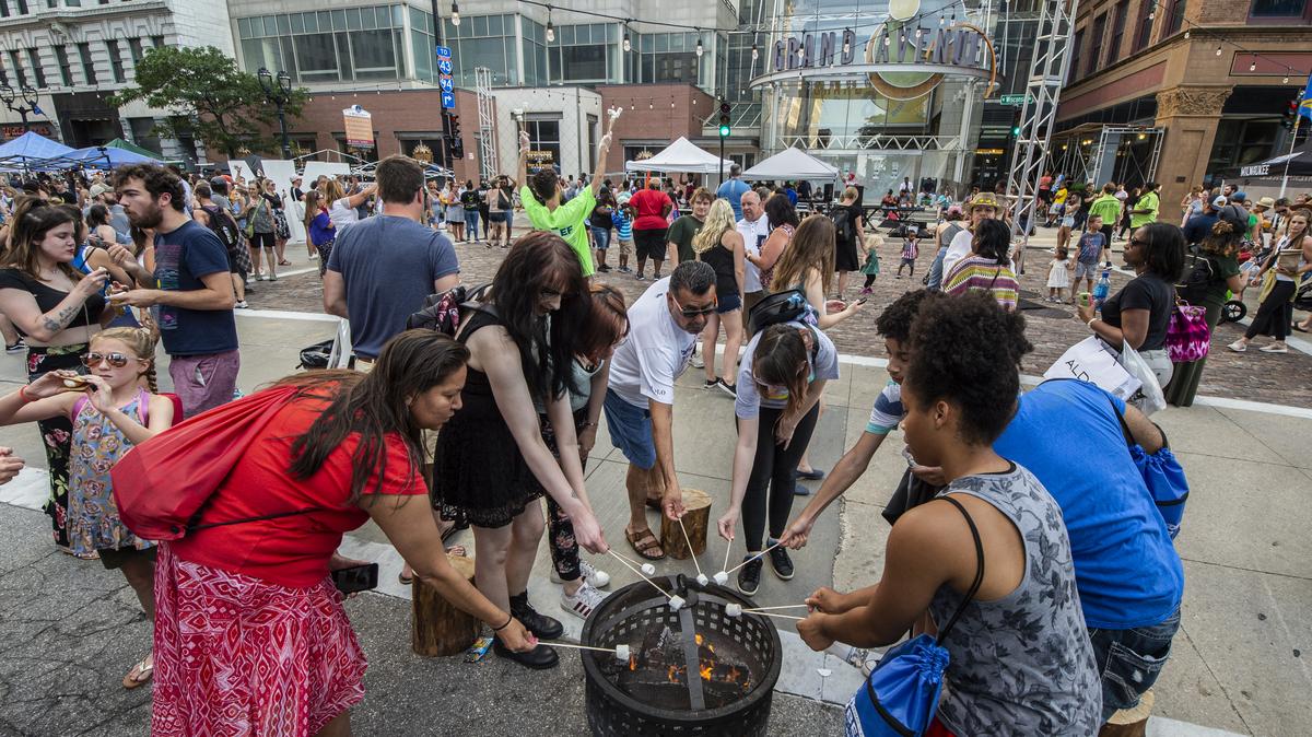 Newaukee Night Market draws big crowd: Slideshow - Milwaukee Business ...