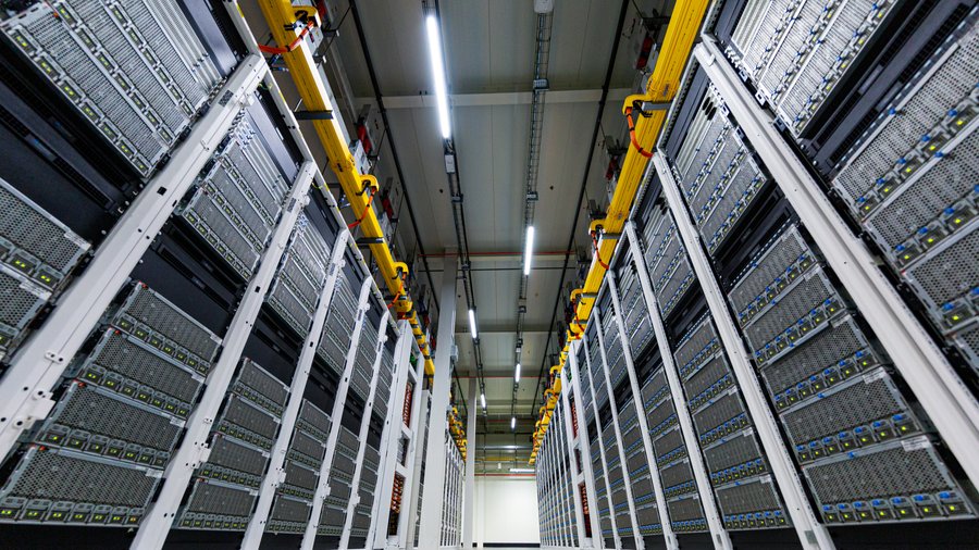 Microsoft's Goodyear data center to use 'zero water' cooling system ...