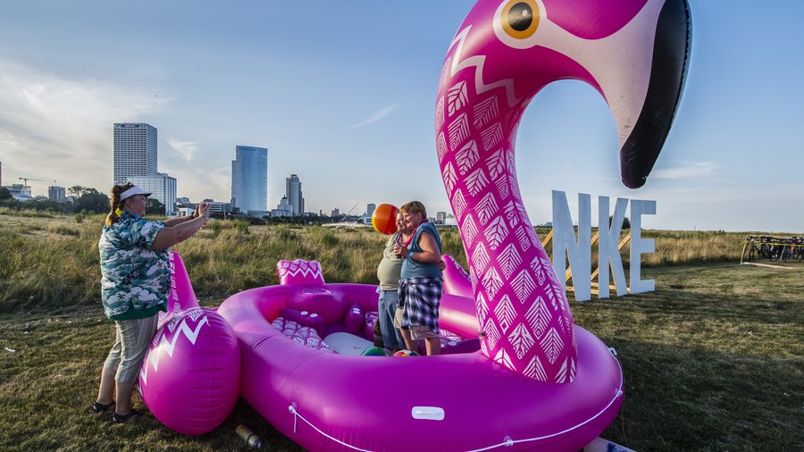 Milwaukee beach party — Event draws crowd to raise money for Lakeshore ...