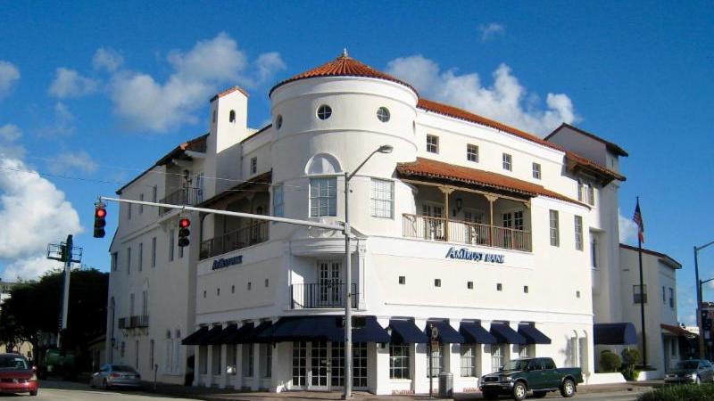 New York Community Bank sells AmTrust building in Coral Gables - South ...