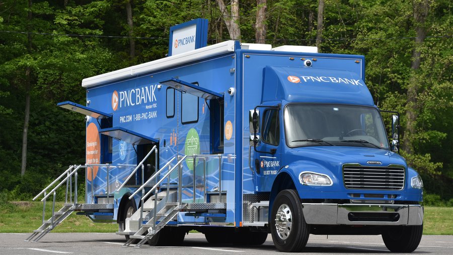 PNC Financial Services Group Inc.'s mobile branch pulling into Oakland ...