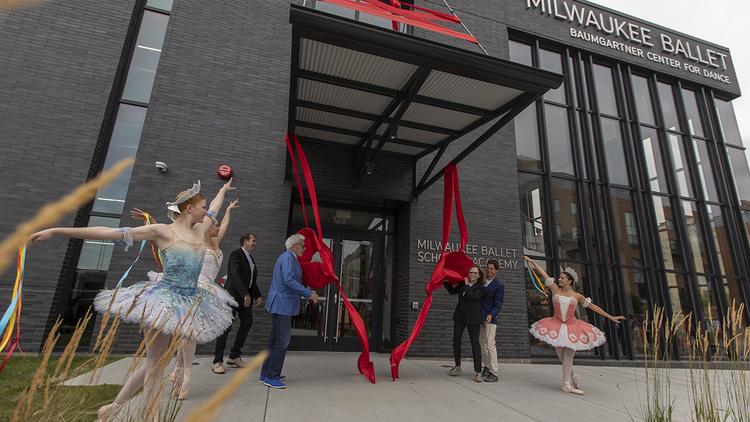 Milwaukee Ballet will present limited capacity 'Nutcracker' at 3rd Ward ...