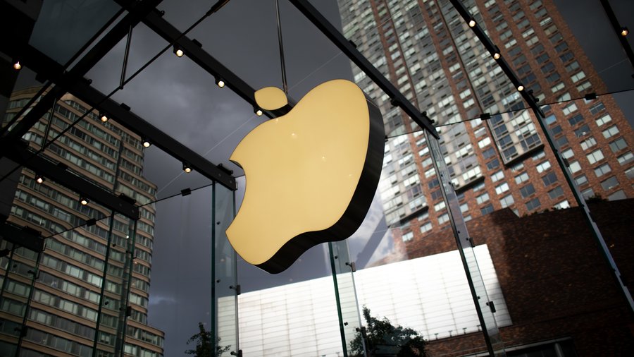 How Apple plays favorites with its own products on the App Store ...