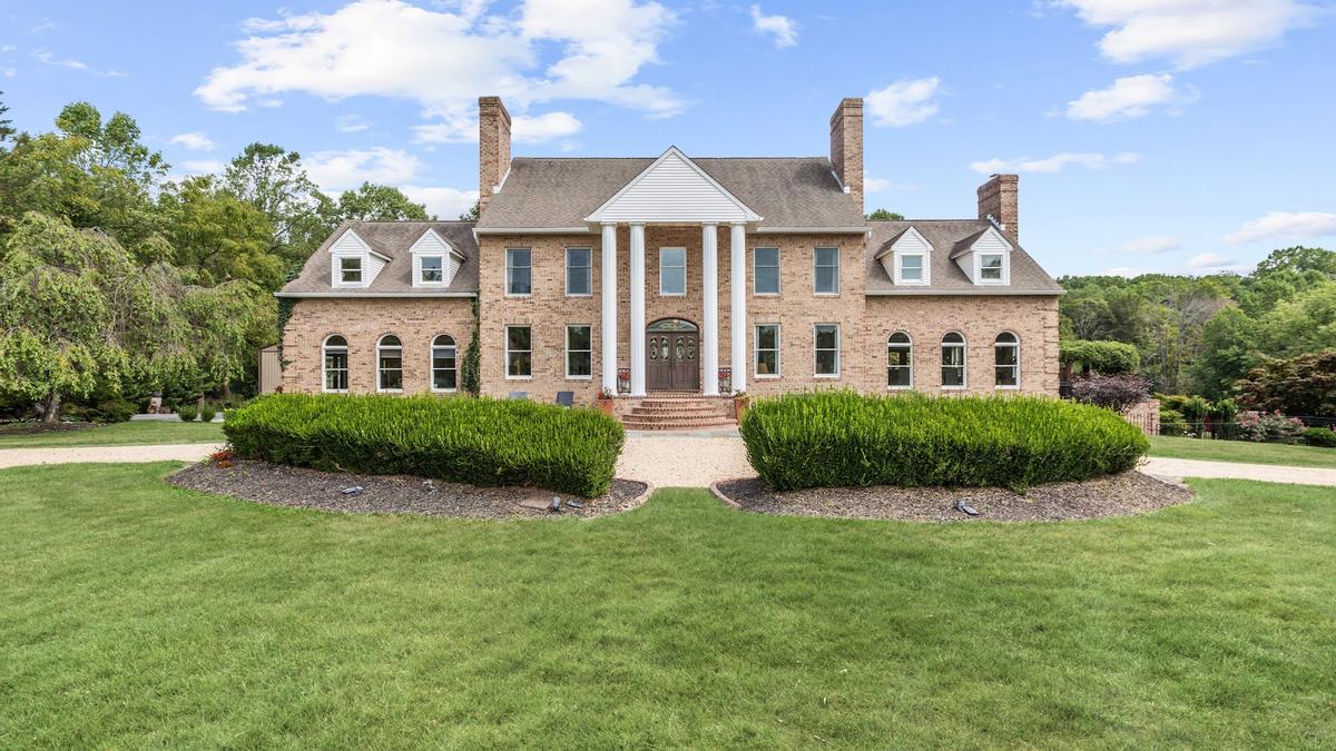Howard County manor hits market for $1.8 million - Baltimore Business ...