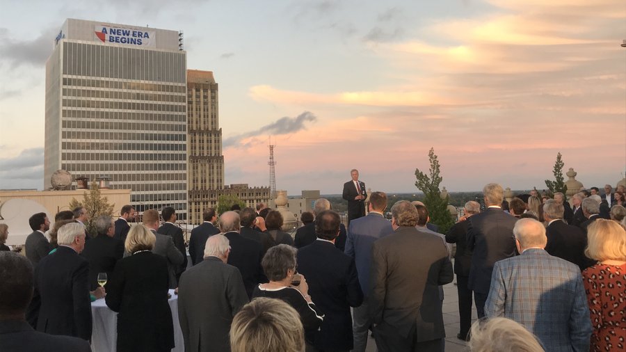 First Horizon National Corp. unveils new sign on Downtown Memphis HQ ...