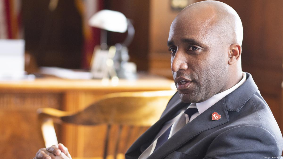 KC Mayor Quinton Lucas, Kansas Gov. Laura Kelly extend stay-at-home ...