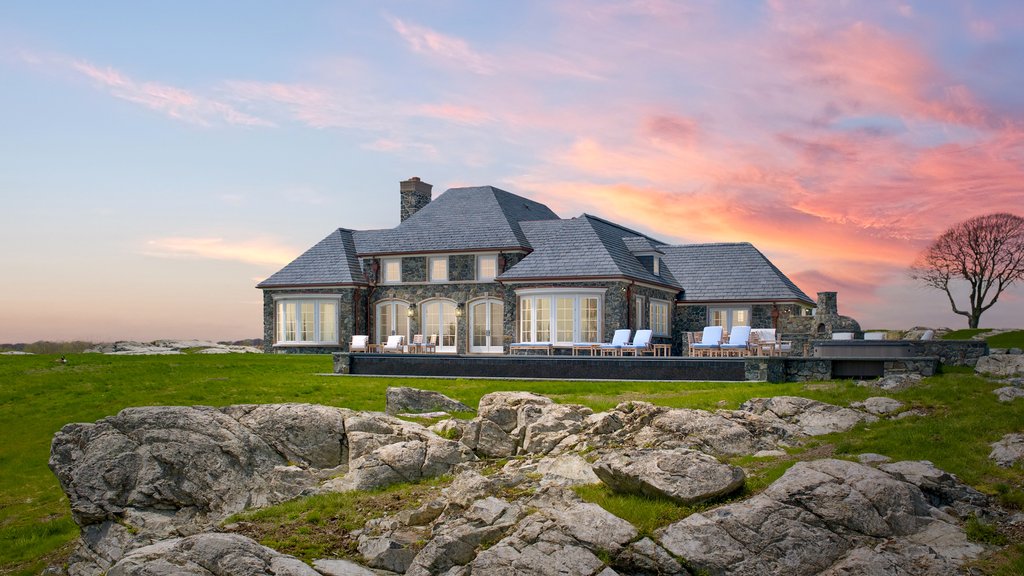 This Rhode Island estate boasts oceanfront infinity pool and 145 ...