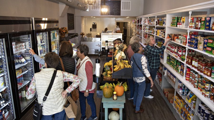 Farm country feeds America. But just try buying groceries there ...