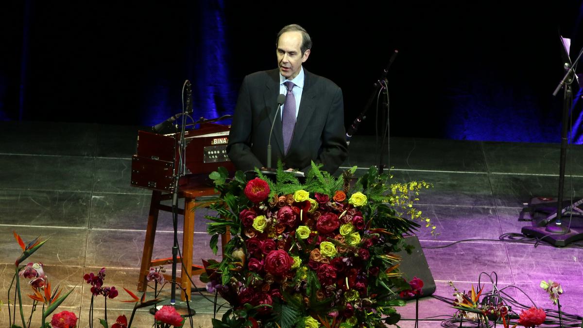 Thousands turn out to honor Columbia Sportswear's Gert Boyle (Photos ...