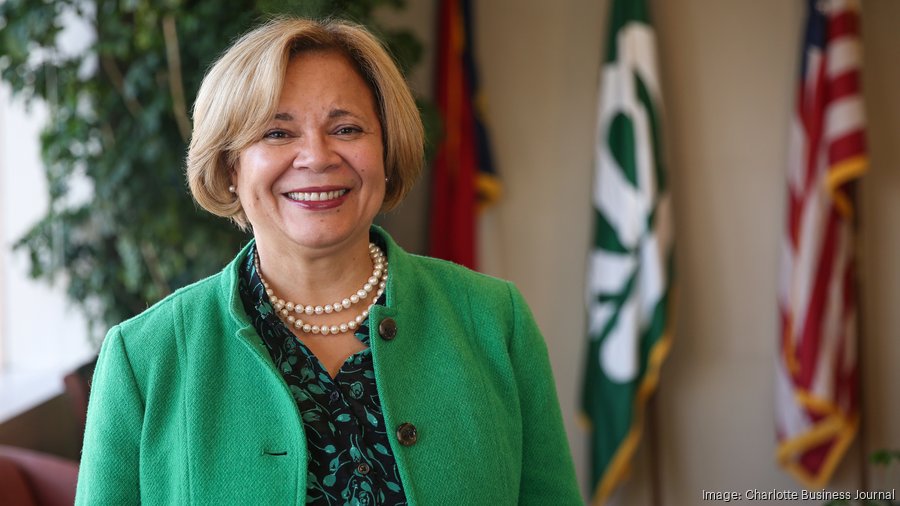 Charlotte mayor ties light-rail expansion to commuter line - Charlotte ...