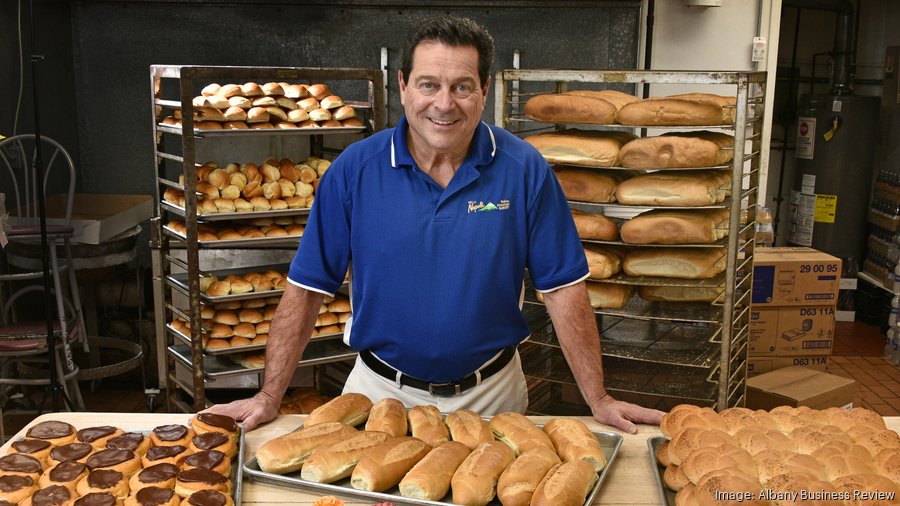 Bella Napoli's Dominic Mainella still makes the bread — and cookies ...