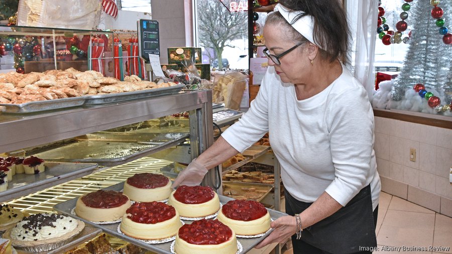 Bella Napoli's Dominic Mainella still makes the bread — and cookies ...